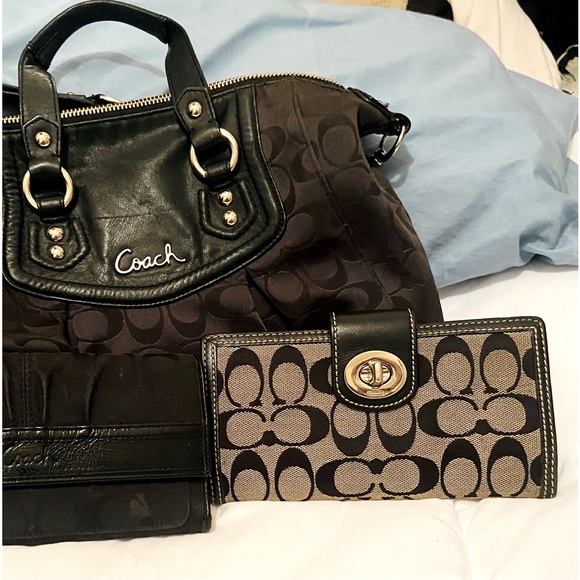 Coach | Bags | Coach Purse And Wallets Used Good Condition Cash Or ...